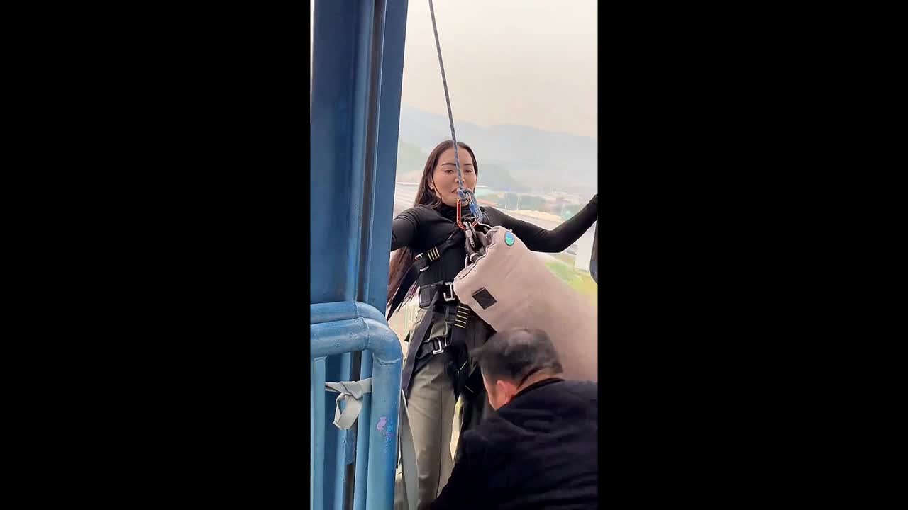 Rope-Cutting Bungee Jump” Offers Thrills Like Never Before in Chongqing