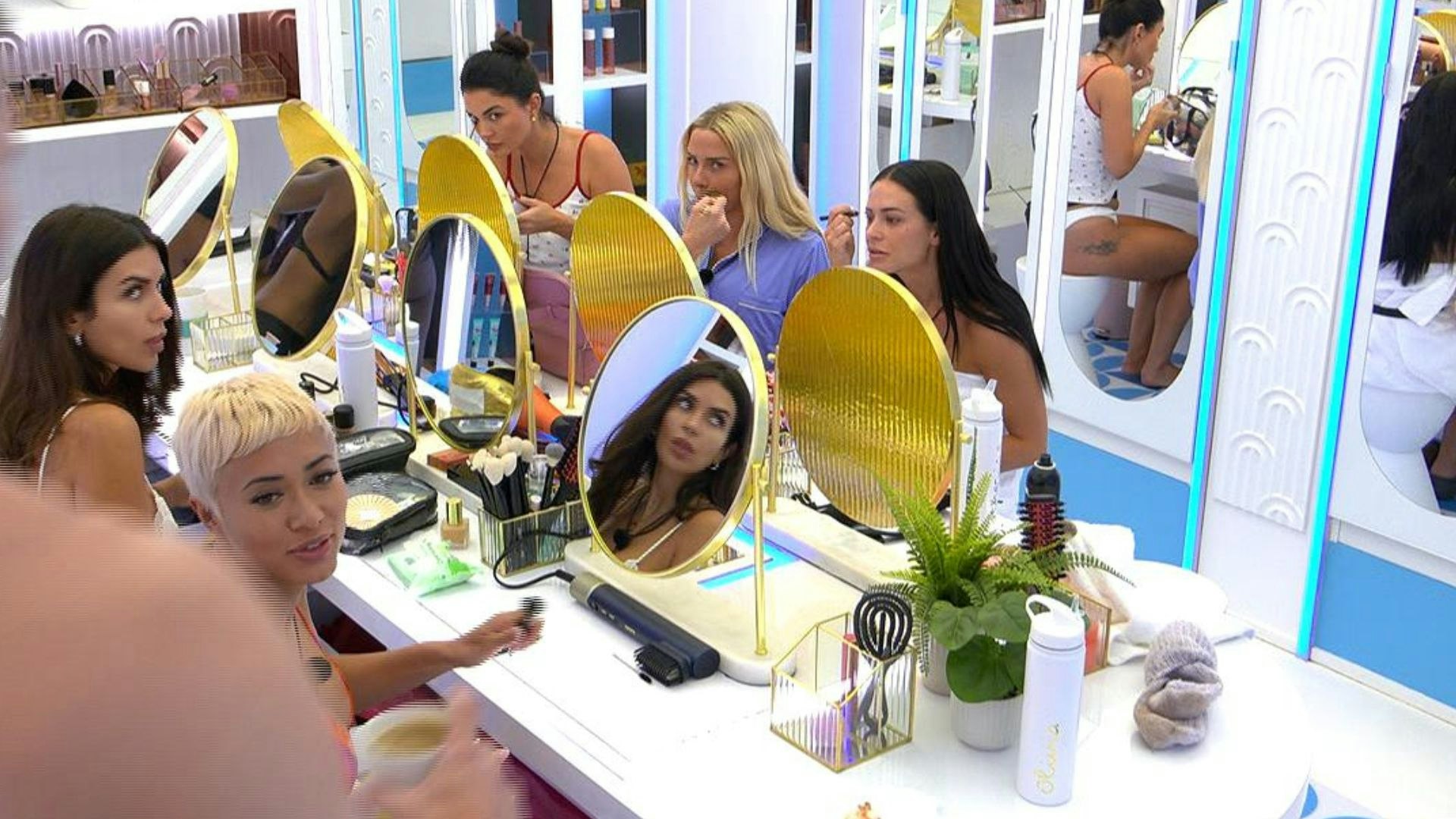 Here are the exact beauty favourites the Love Island All Stars girls ...