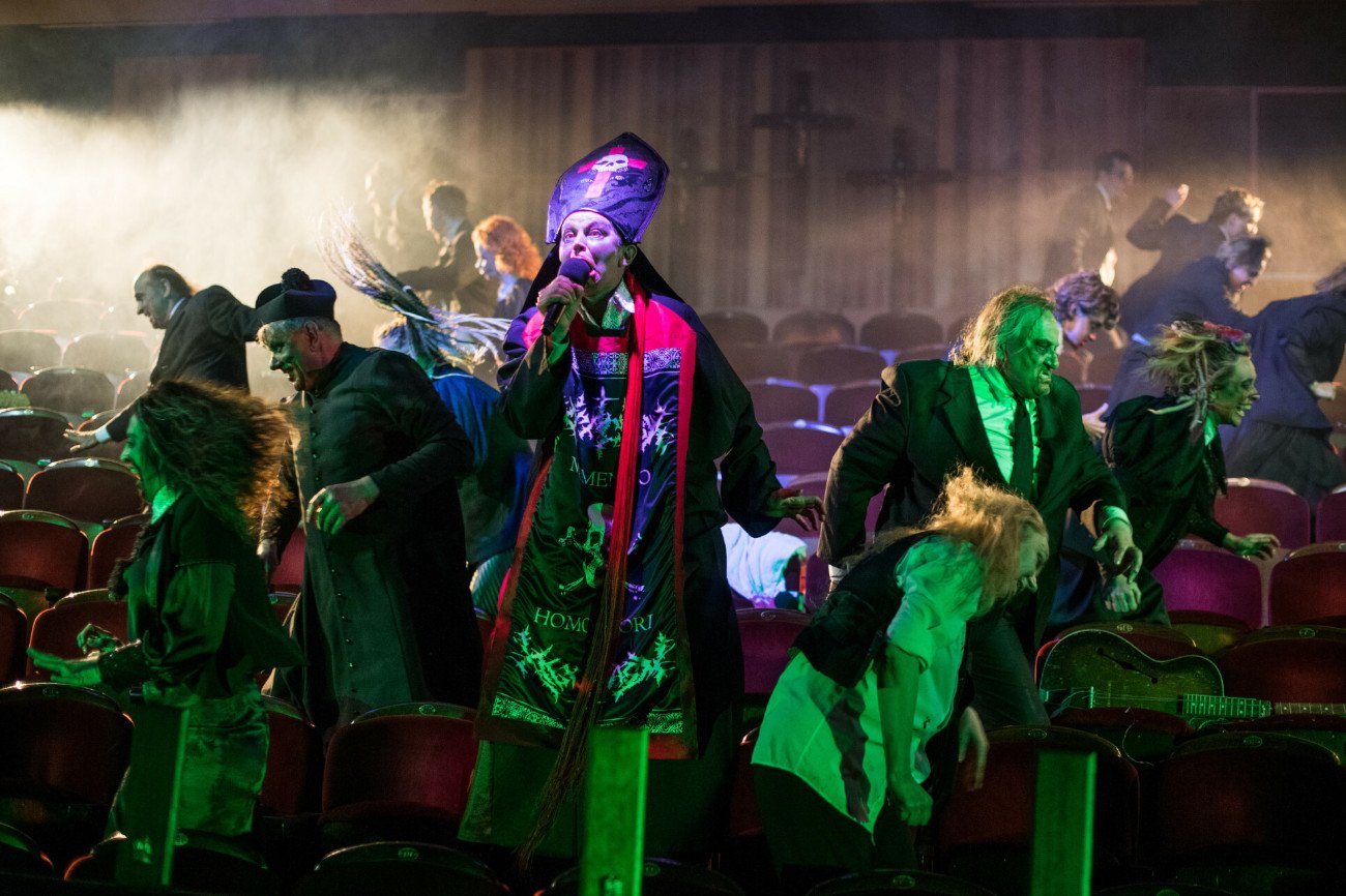 Burza po premierze głośnego spektaklu Teatru Telewizji w TVP. "Szambo ...