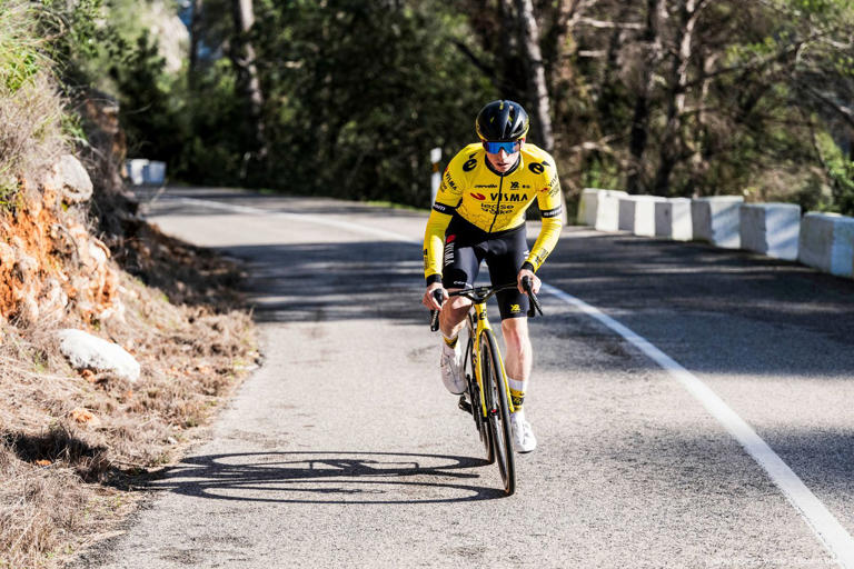 11-rider ‘white jersey group’ from Visma | Lease a Bike: who are they ...