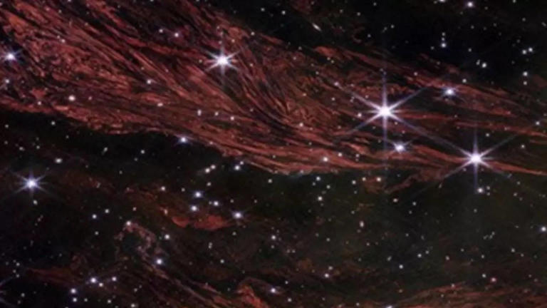 NASA’s James Webb Space Telescope captures wood grain-like patterns revealing 3D structures of ...