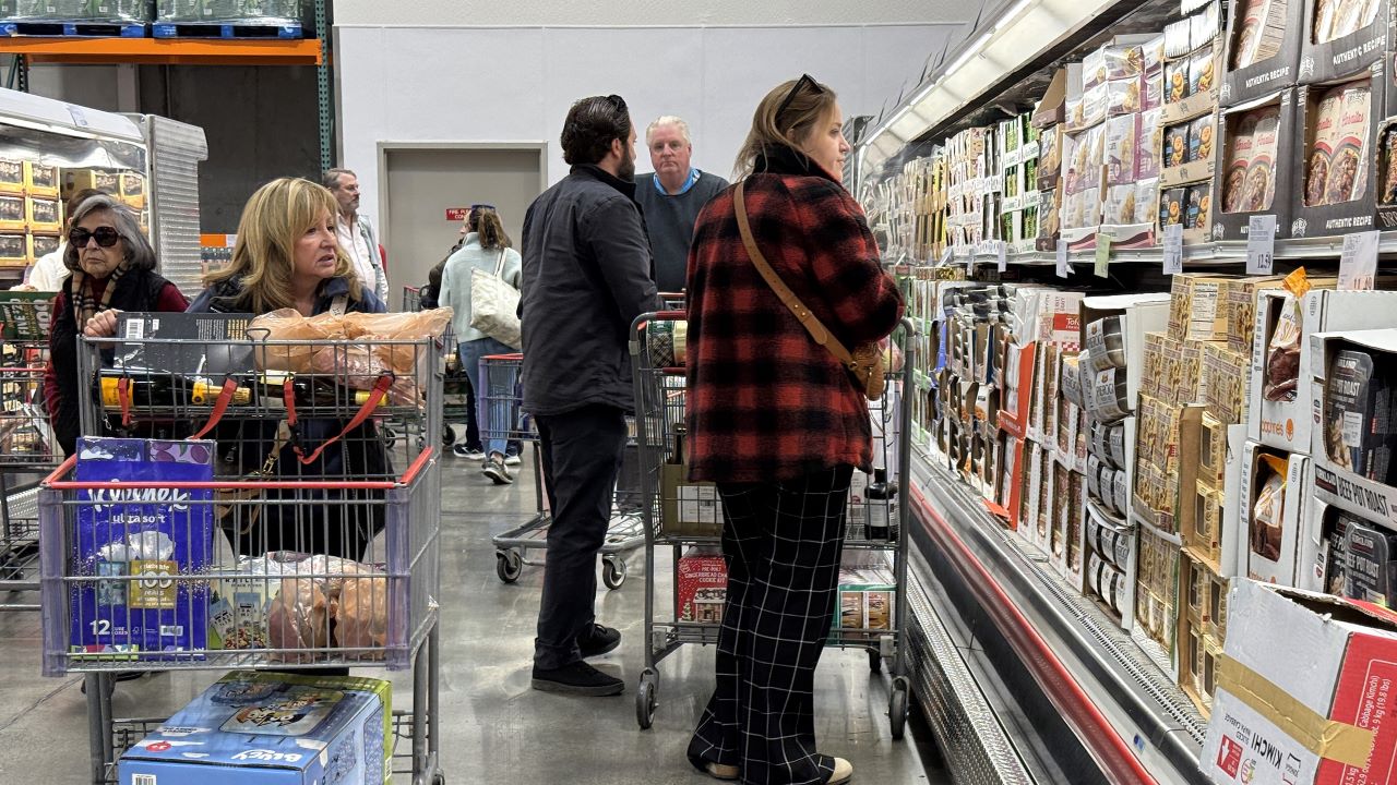 Consumers' short-term economic expectations fall to lowest level in 12 ...