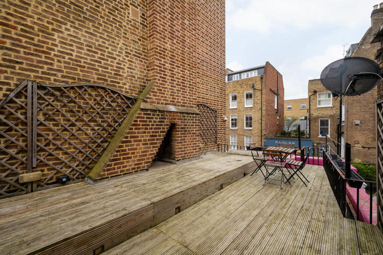 One of the most photographed houses in Notting Hill for sale