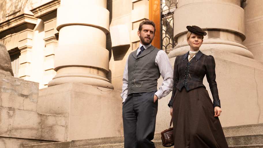 Why is Alexander Blake so against private detectives in Miss Scarlet?