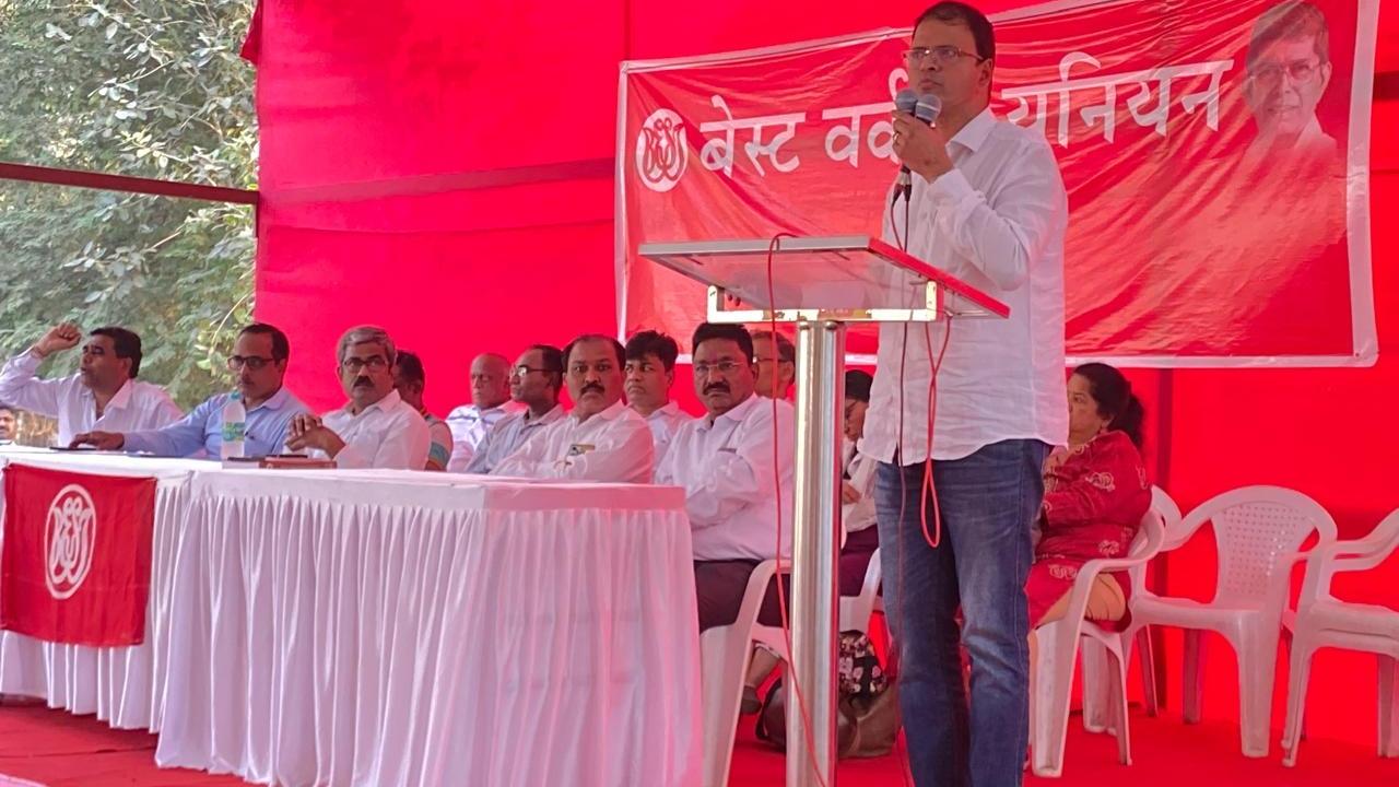 BEST workers union protest to highlight their demands