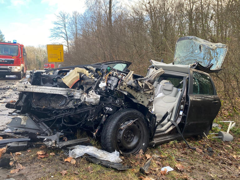 Zusammenstoß auf Bundesstraße - drei Schwerverletzte