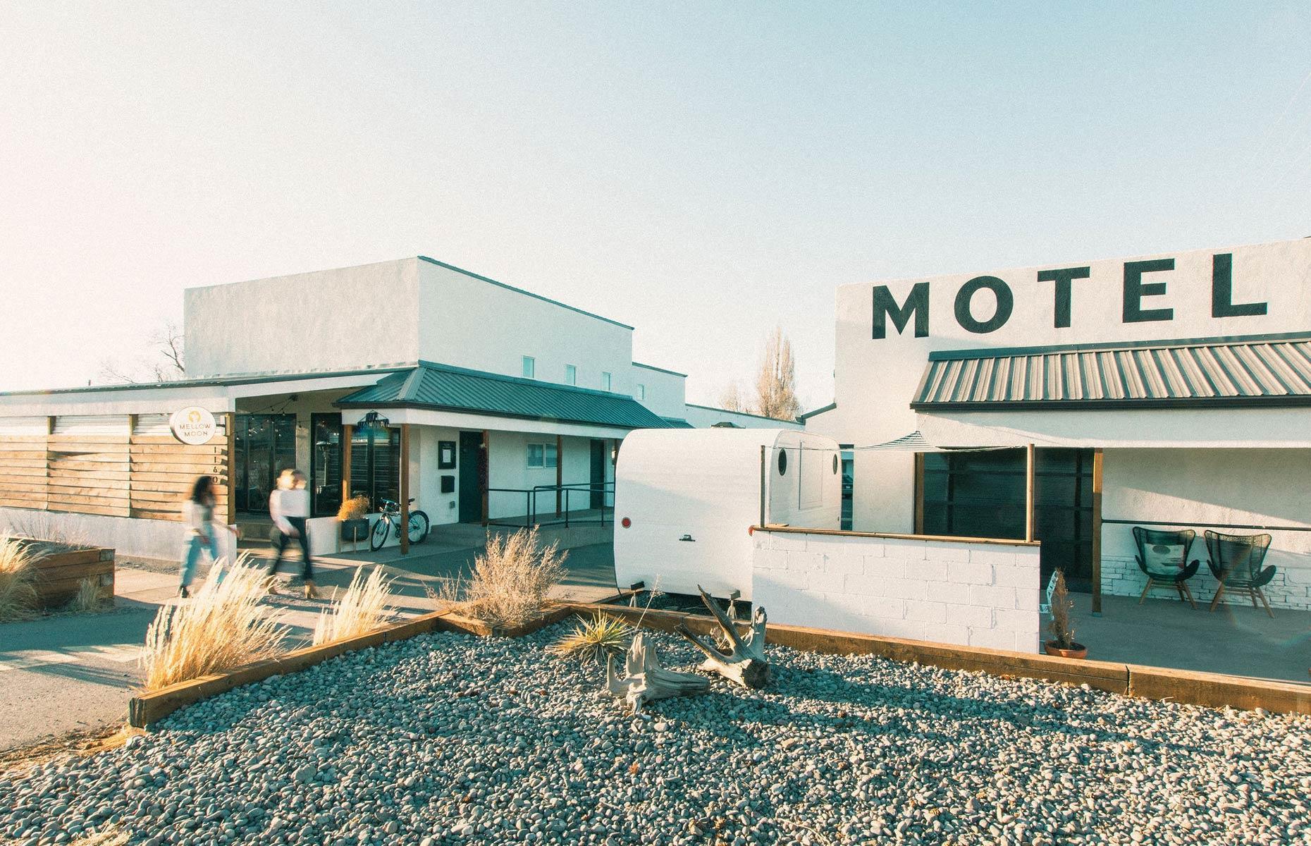 America's 30 Bucket-List Classic Motels For A Road Trip