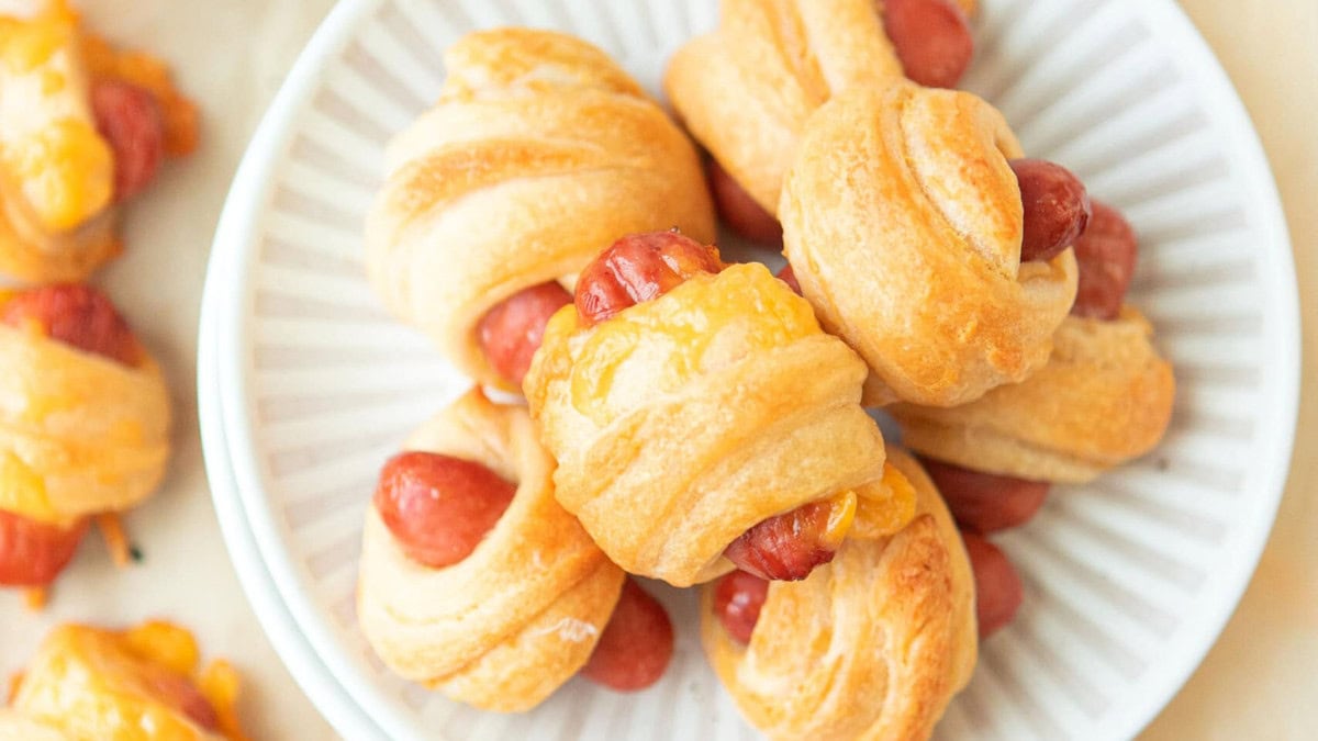47 Game Day Snacks Worth Cheering For That Are Easy To Make!