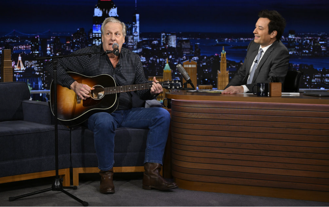 Jeff Daniels sings song about Detroit Lions curse of Bobby Layne on ...