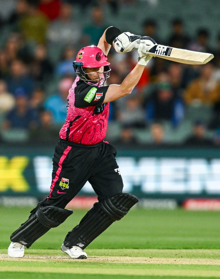 Steven Smith fifty sets up Sydney Sixers' nervy win over Adelaide Strikers