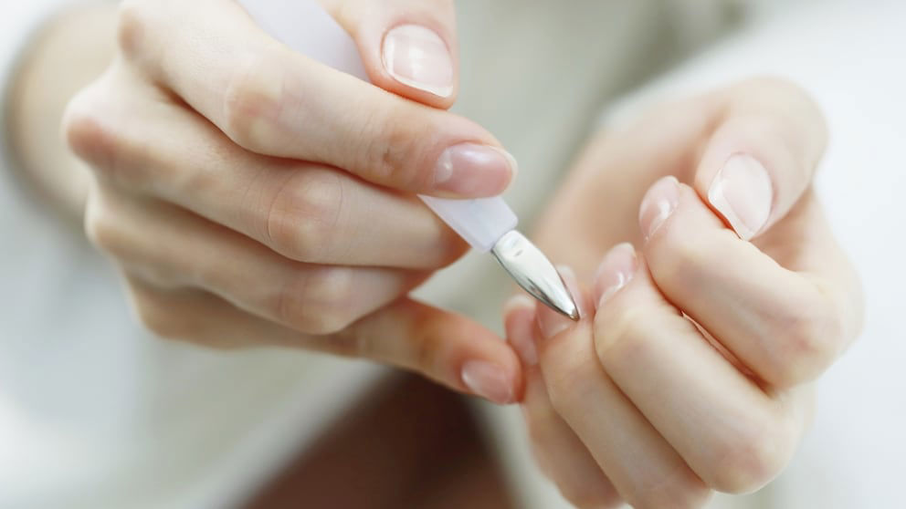 Nagelhaut pflegen und entfernen – so klappt es in 3 einfachen Schritten Nagelhaut pflegen und entfernen – so klappt es in 3 einfachen Schritten