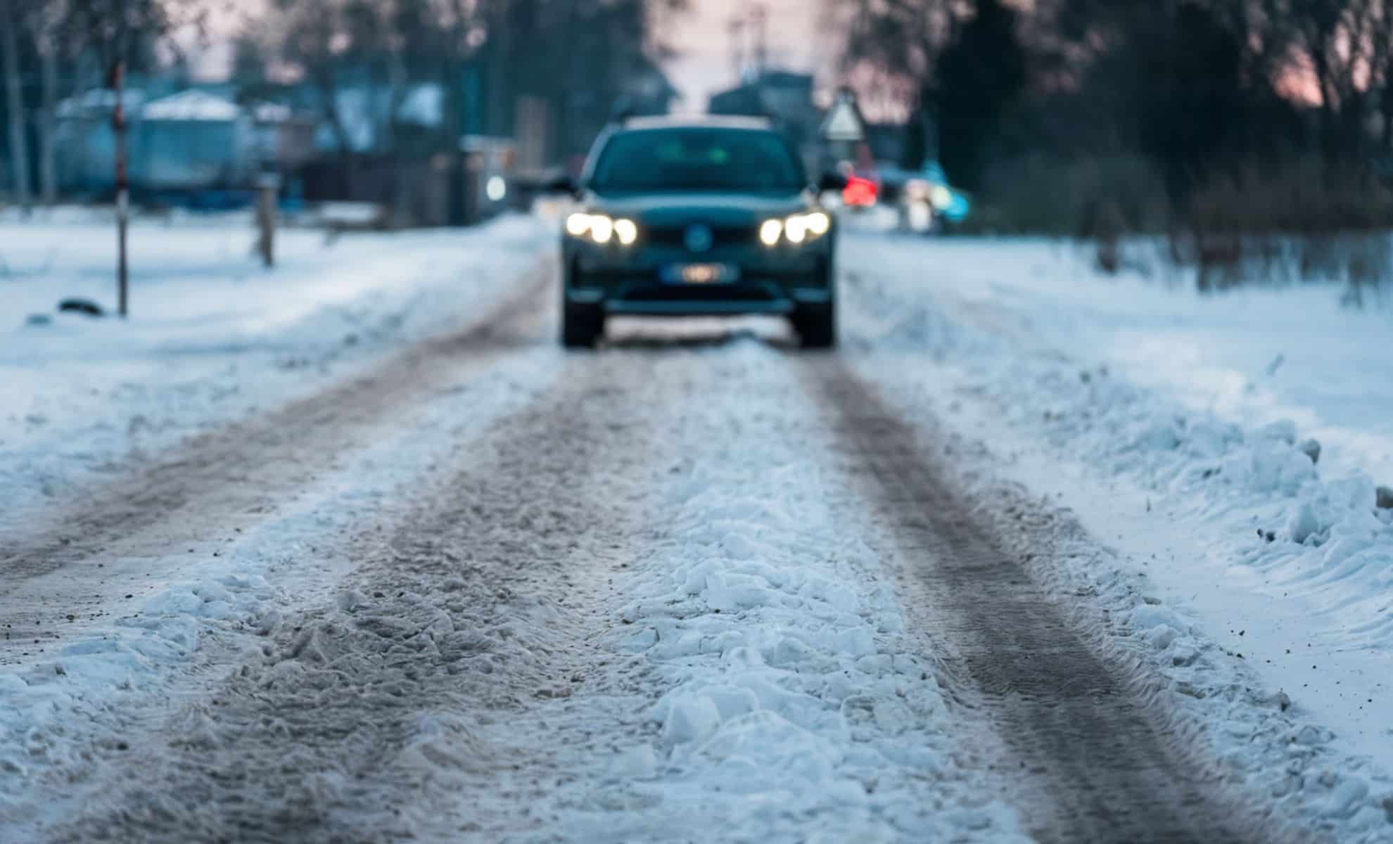 Météo : neige, verglas et froid glacial frappent 30 départements en France