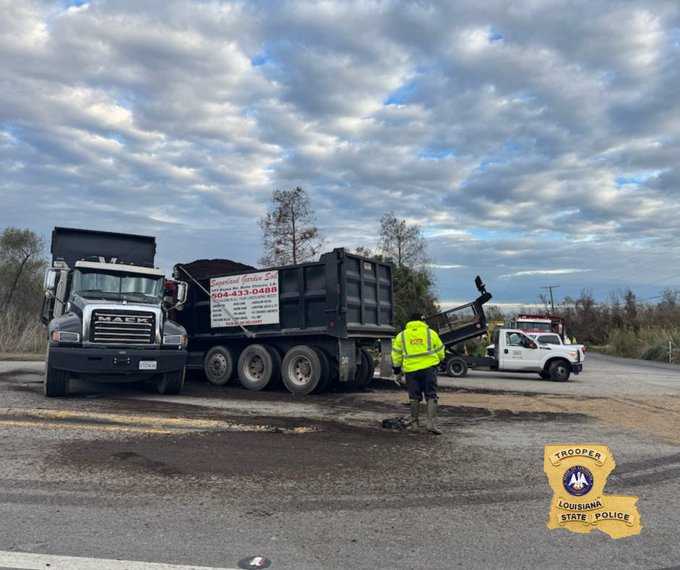 US 90 reopens after Avondale dump truck crash causes diesel spill
