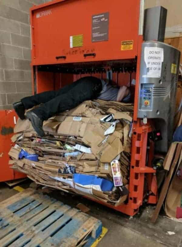 40 Funny OSHA Fails For Workers Whose Motto Is "Safety Last"