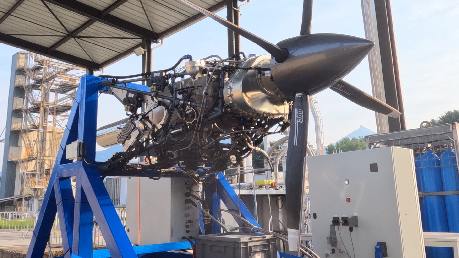 World’s first liquid hydrogen-powered turbine engine sets new standard ...