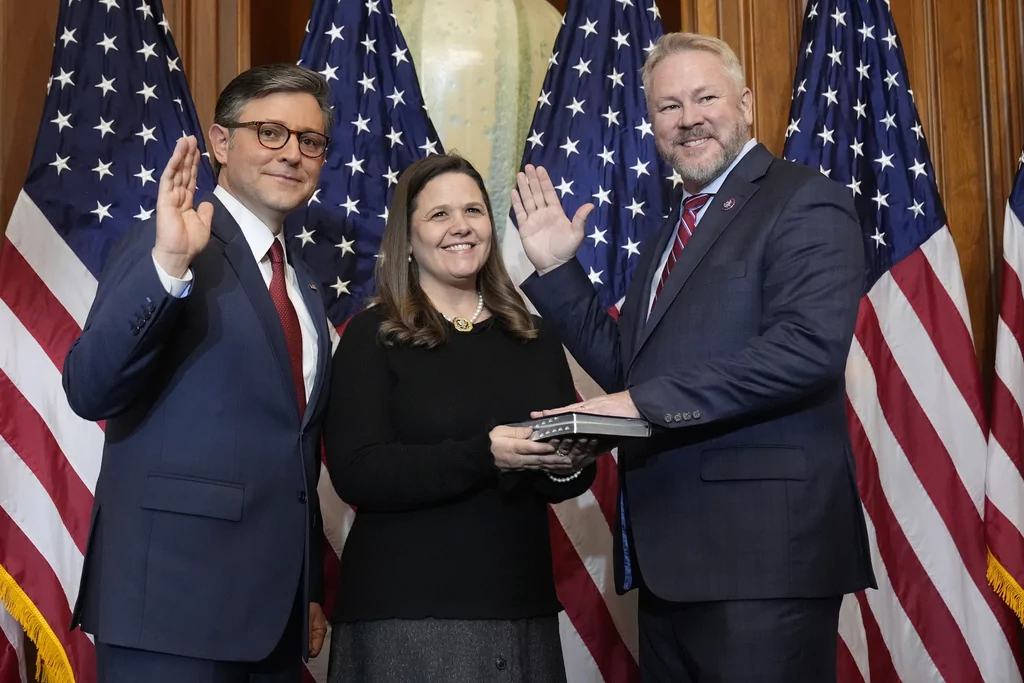 Privacy hawks reintroduce bill to repeal small business ownership ...