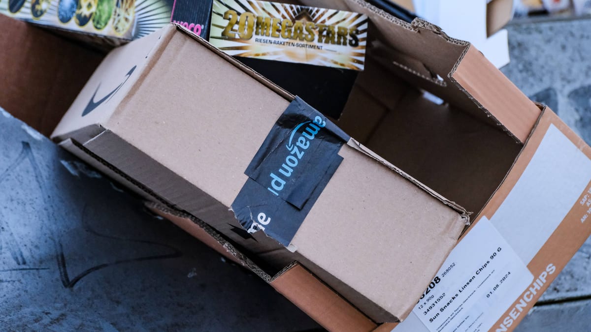 Kartons und Pappe vor dem Entsorgen zerkleinern: Ist das Pflicht?