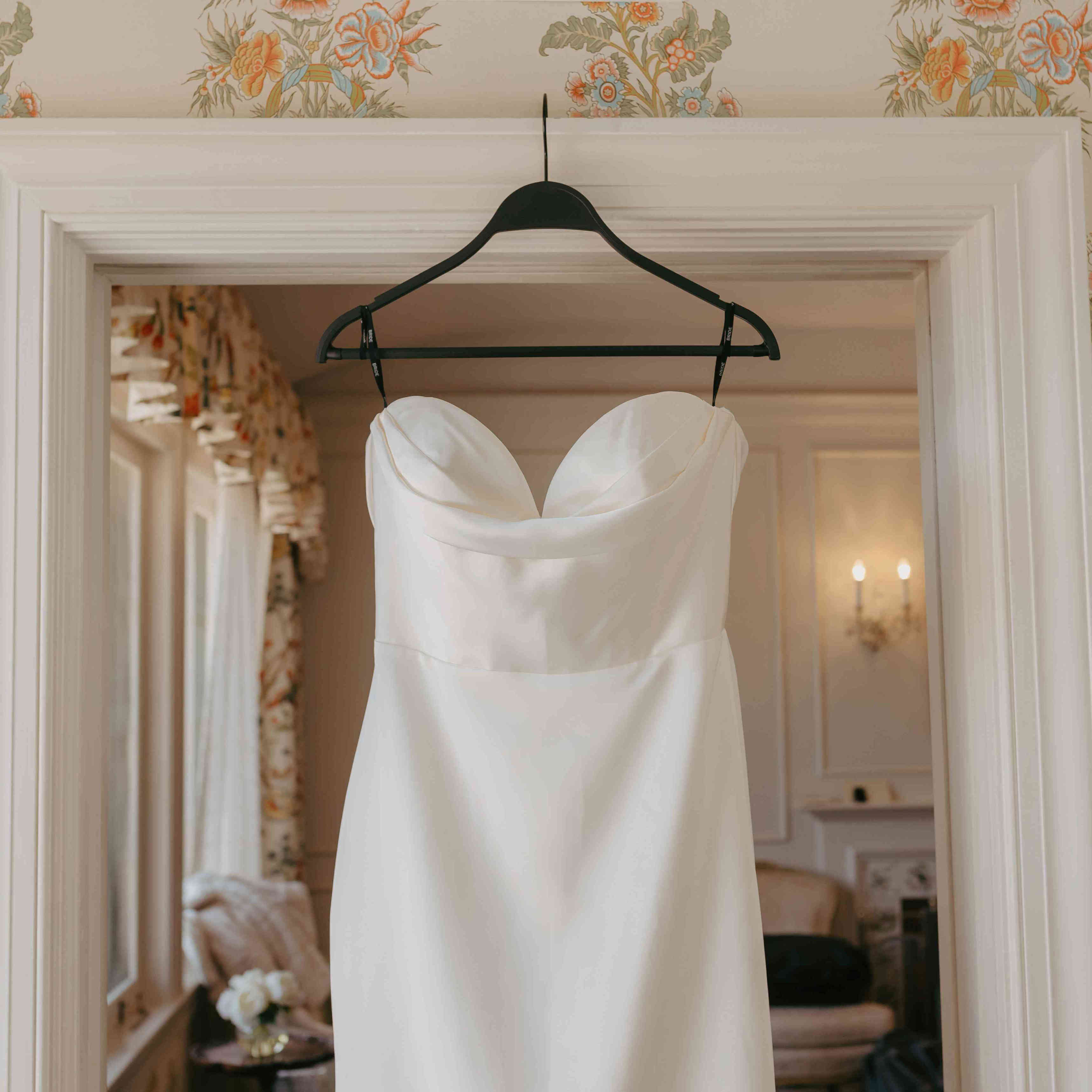 How to Buy, Sell, or Donate a Pre-Owned Wedding Dress