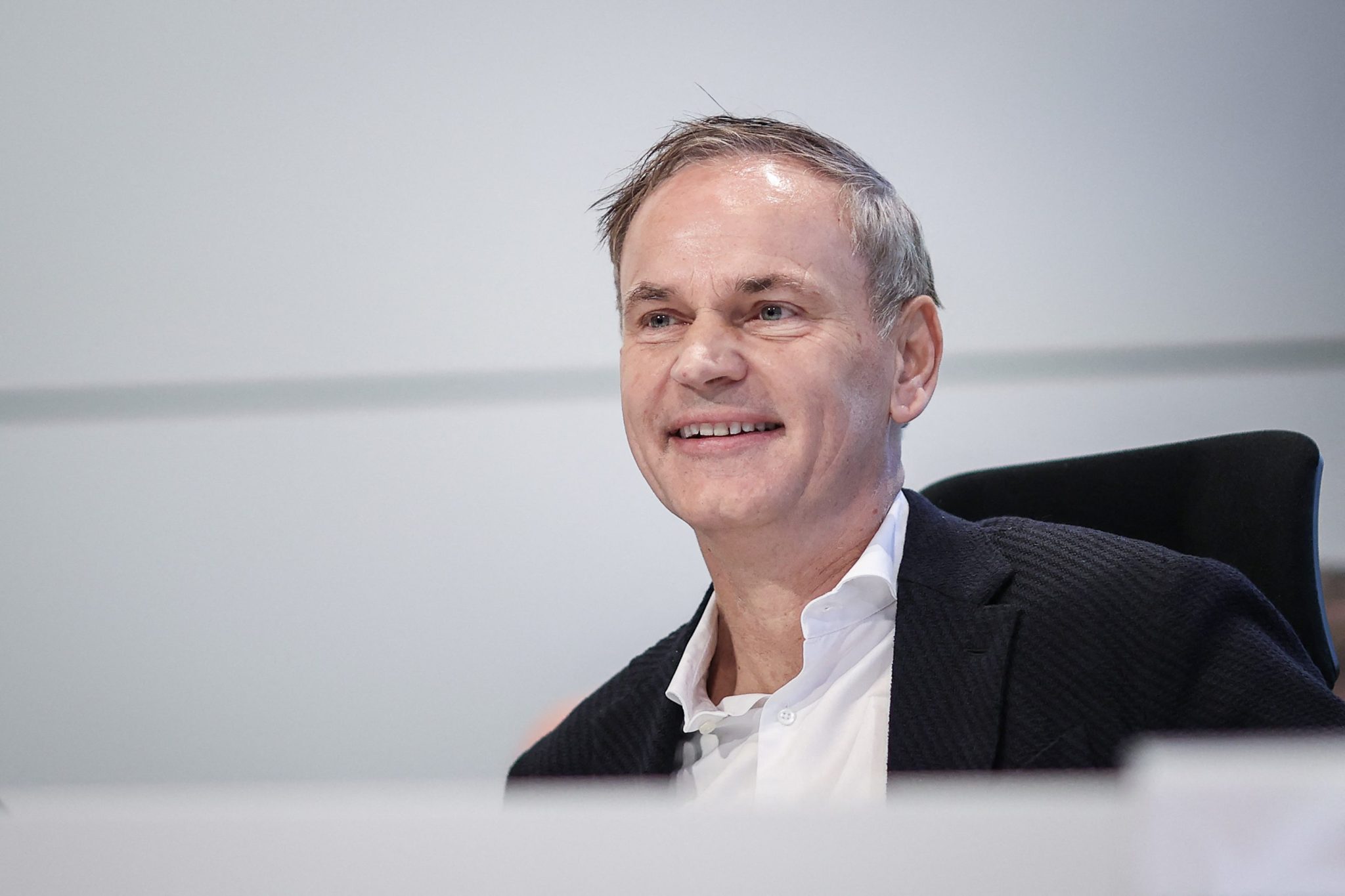 Porsche crisis renews calls for part-time CEO Oliver Blume to ...