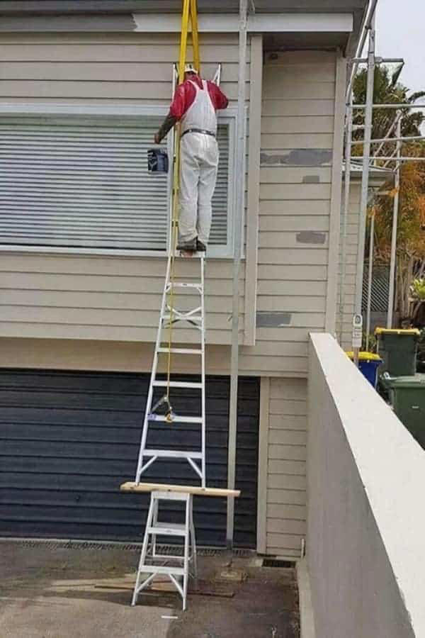 40 Funny OSHA Fails For Workers Whose Motto Is "Safety Last"