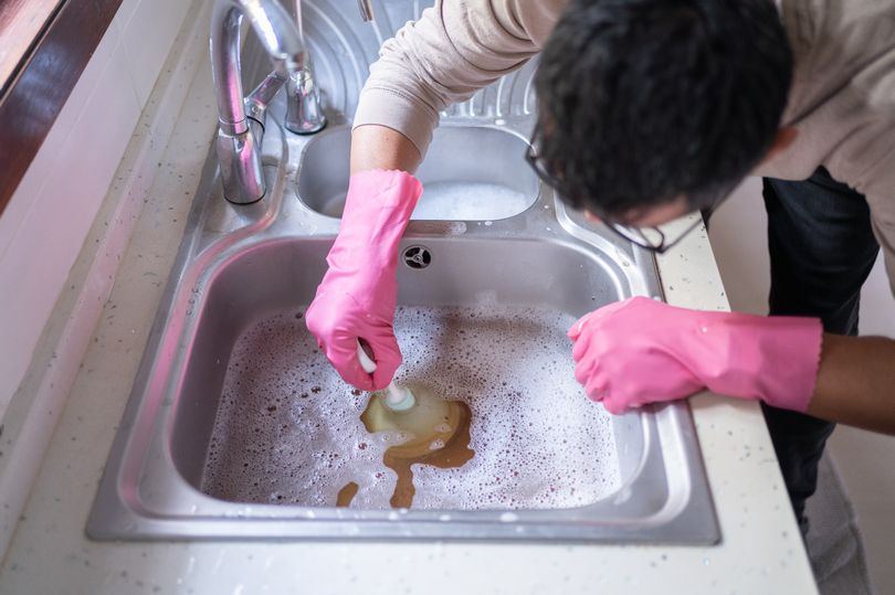 Plumber shares 'effective' technique to unblock sinks without using a ...