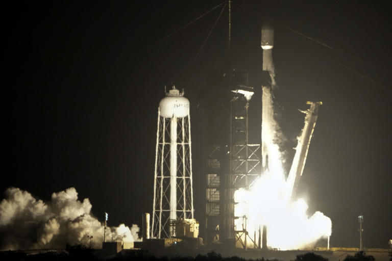 2 private lunar landers head toward the moon in a roundabout journey 2 private lunar landers head toward the moon in a roundabout journey