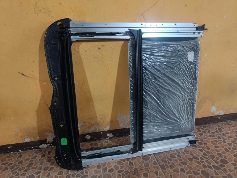 Jangan Sedih Dulu, Pasang Sunroof Enggak Bikin Aki Cepat Soak Kok