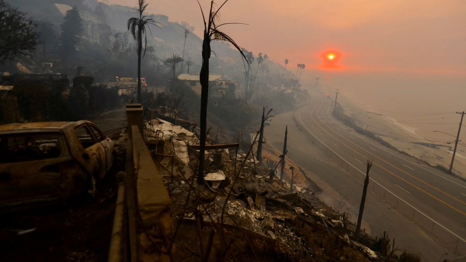 Right-wing media figures call for withholding California wildfire aid ...