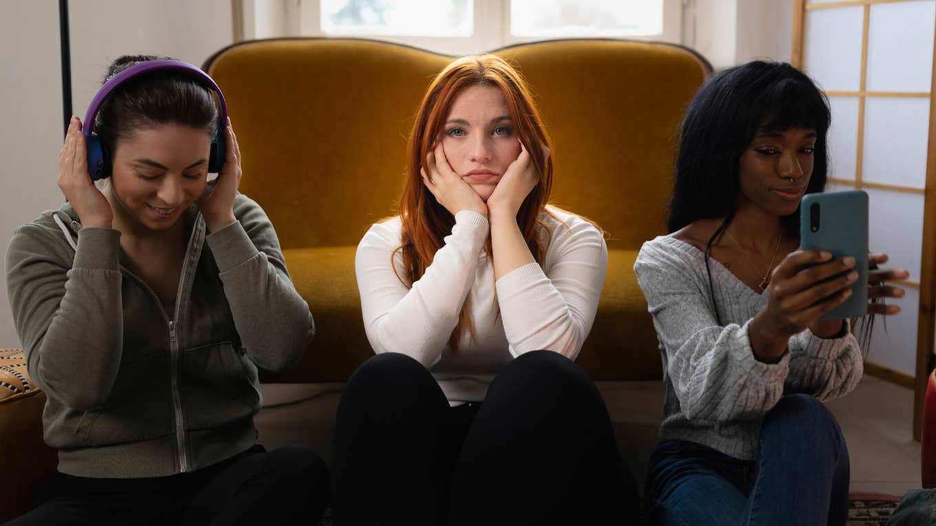 11 Signs You've Outgrown Your Current Social Circle 11 Signs You've Outgrown Your Current Social Circle