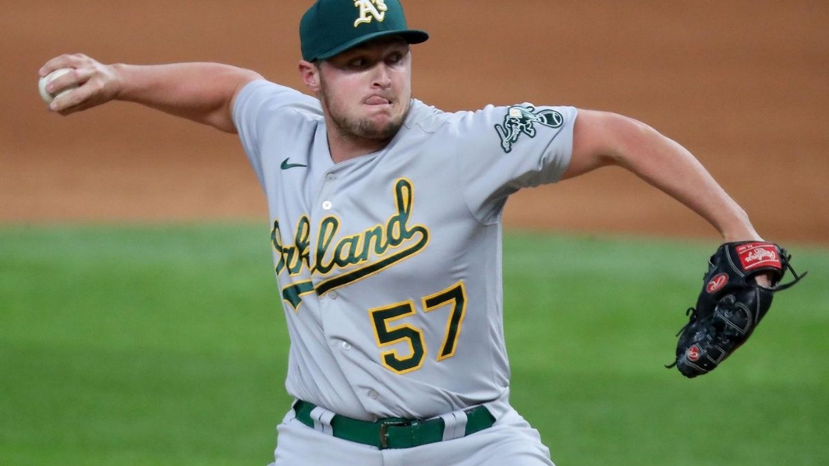 MLB: Padres Sign Pitcher Who Shined in Japan