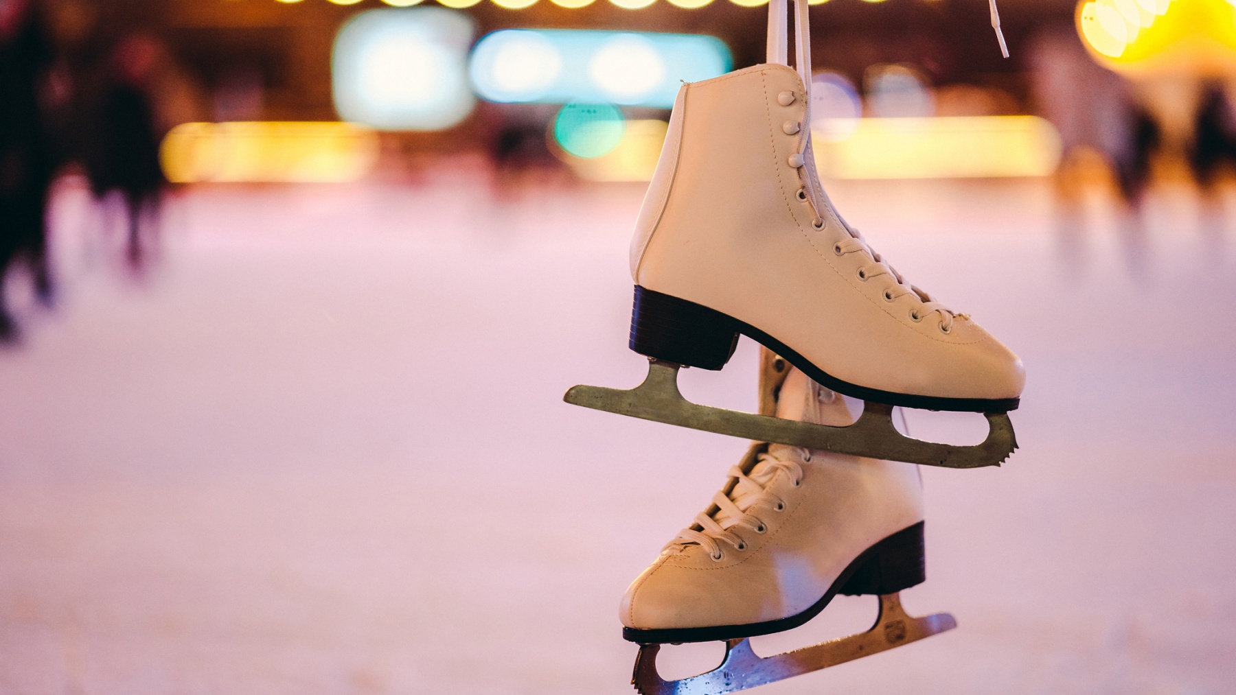 Suburban ice skating favorite reopens after 20 years