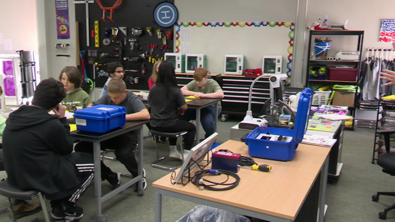 Marshall Middle School 7th graders build solar suitcases to help ...