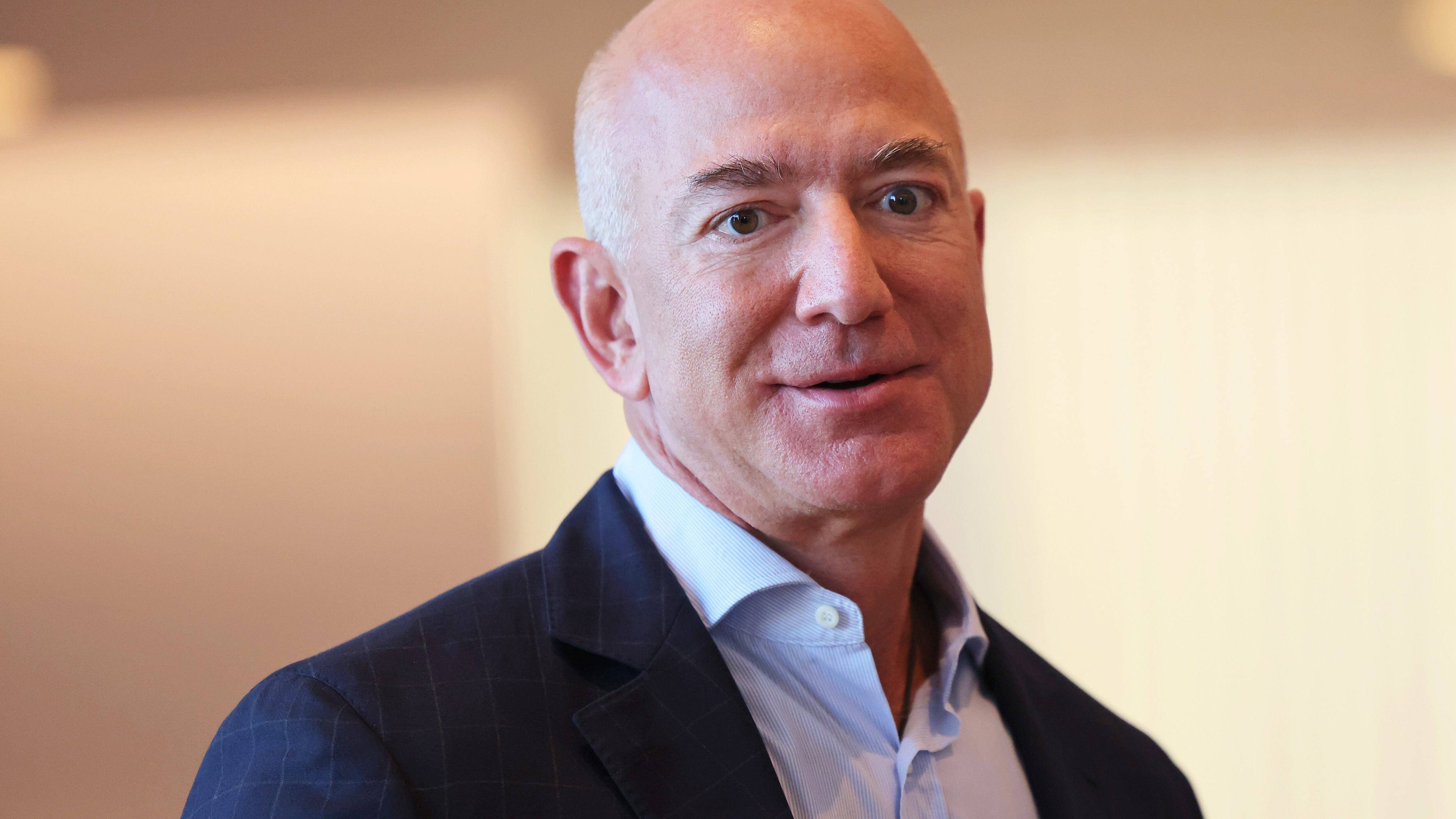 Top Washington Post Columnist Quits After Piece Critical of Bezos Is Nixed