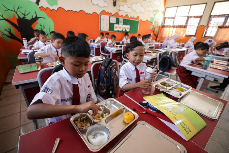 Pro-Kontra Wacana Dana Zakat Biayai Program Makan Bergizi Gratis Pro-Kontra Wacana Dana Zakat Biayai Program Makan Bergizi Gratis