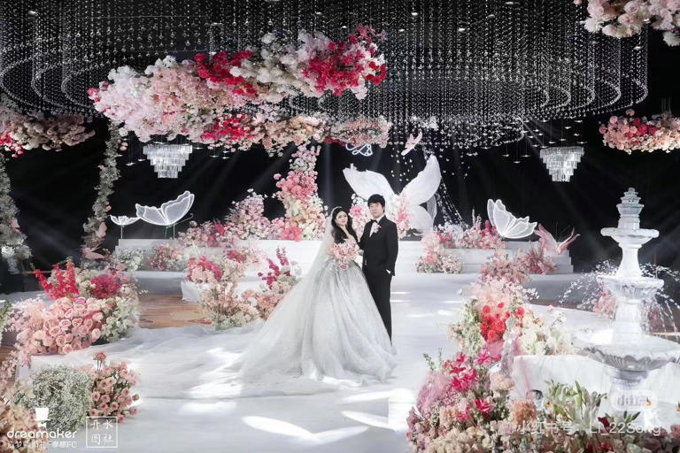 Bao教练昨日婚礼，主持人发文：吃饭时就像KPL比赛复盘会