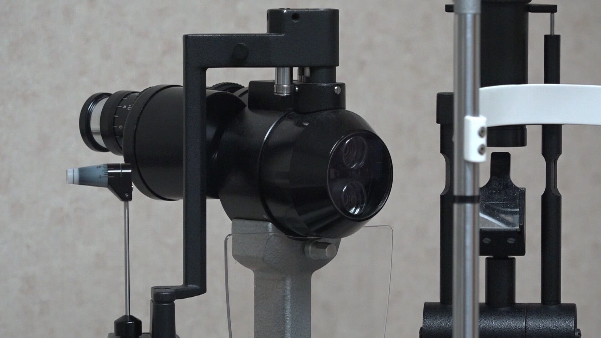 Doctors warn about the dangers of laser pointers after a Lebanon ...