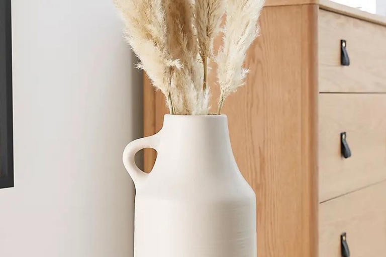 B&M selling the 'most stunning' £15 vase that's similar to £50 one at ...