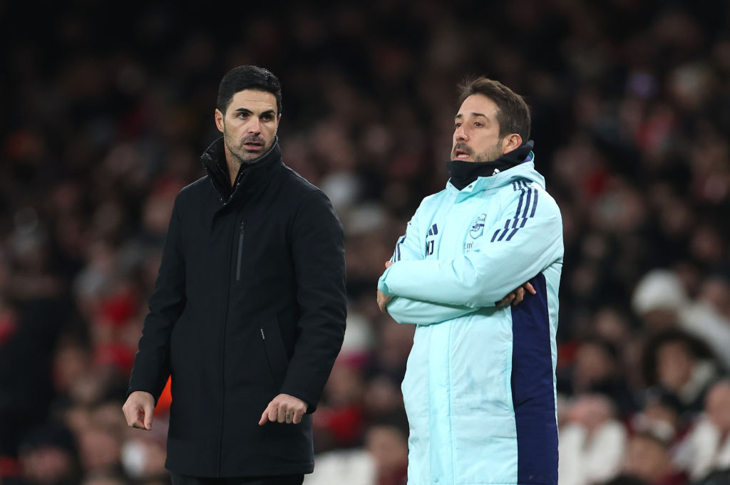 Gary Neville expects Arsenal players to turn on 'annoying' Mikel Arteta ...