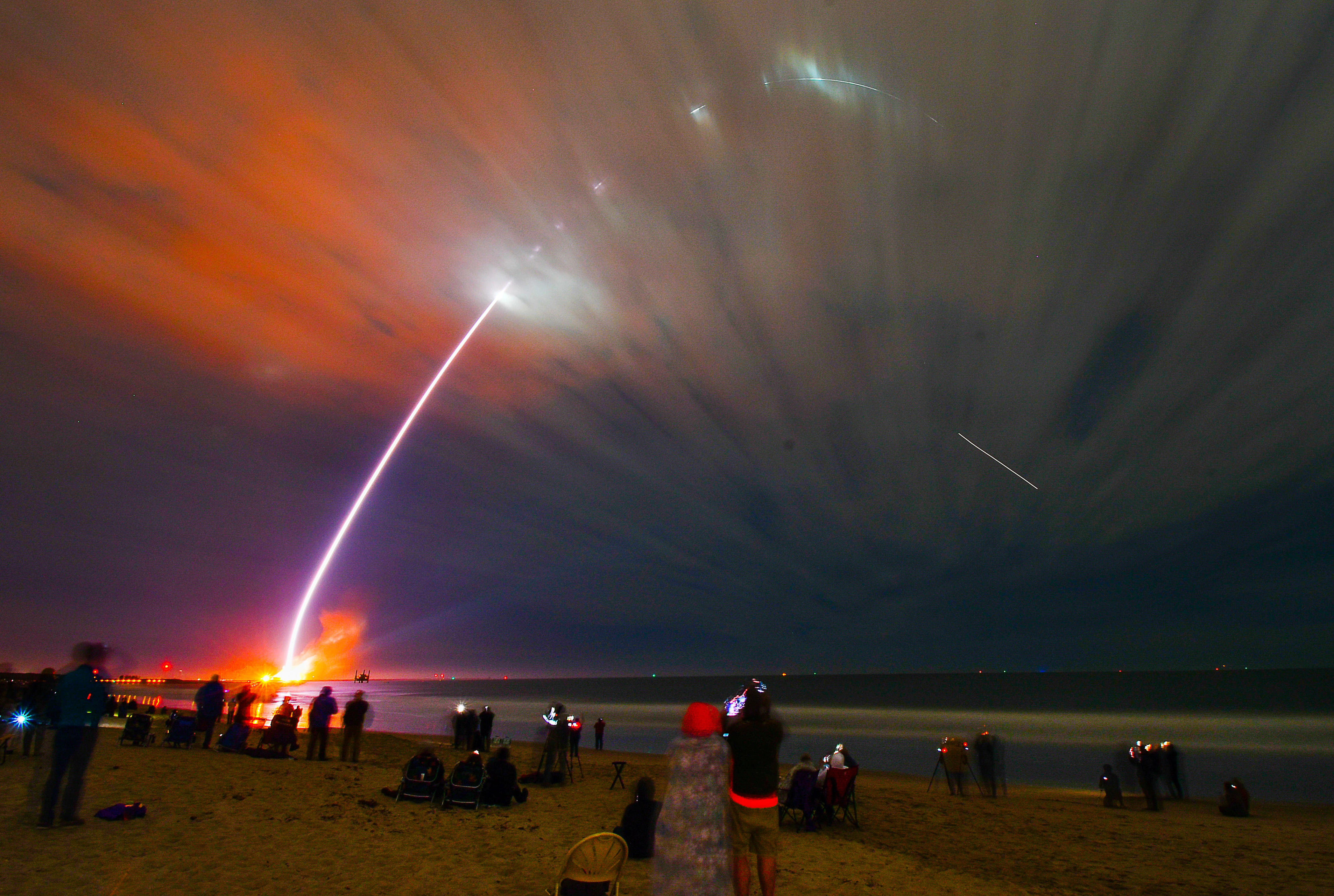 Jeff Bezos’ Blue Origin launches New Glenn rocket: Watch video of ...