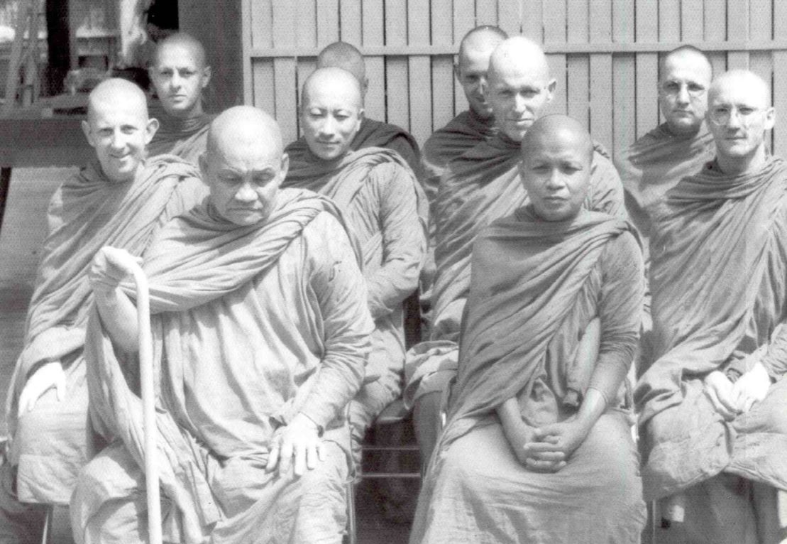 16 มกราคม 2535 หลวงปู่ชา แห่งวัดหนองป่าพง จังหวัดอุบลฯ มรณภาพ