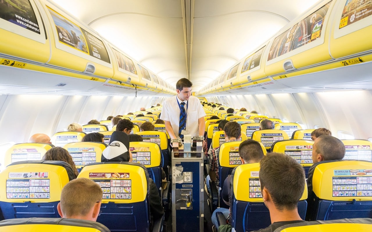 Ryanair volta a apelar a restrições na venda de álcool nos aeroportos ...