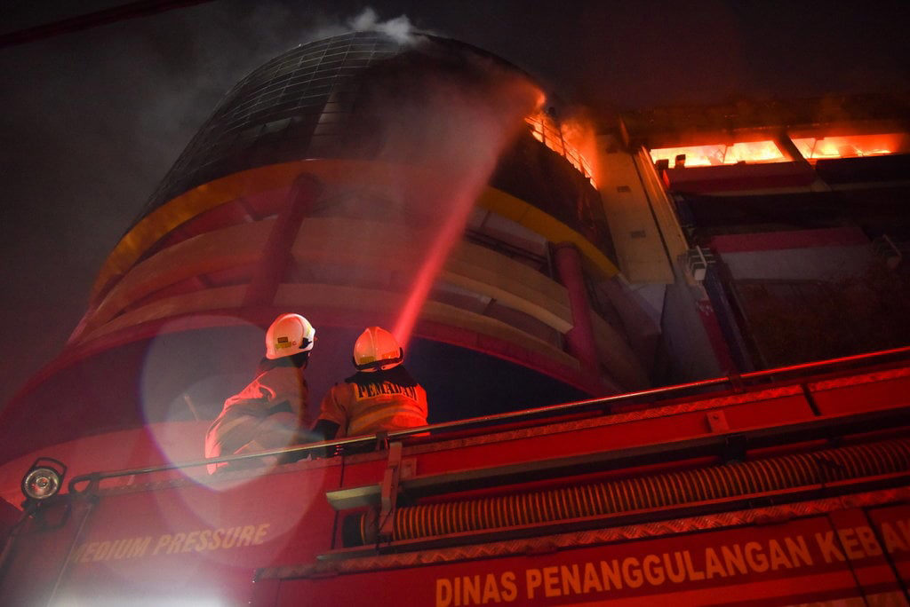 Polisi Periksa 14 Saksi Usut Penyebab Kebakaran Glodok Plaza Polisi Periksa 14 Saksi Usut Penyebab Kebakaran Glodok Plaza
