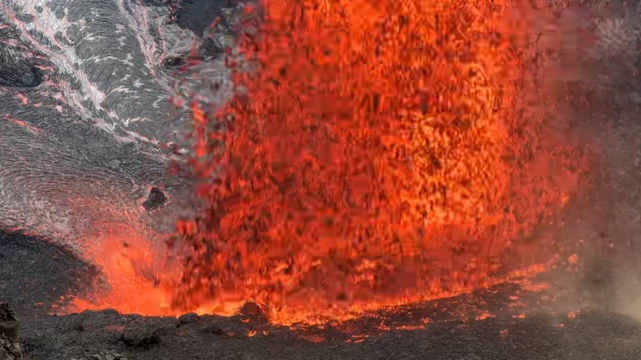 Dramatic Footage Shows Kīlauea Eruption In Hawaii