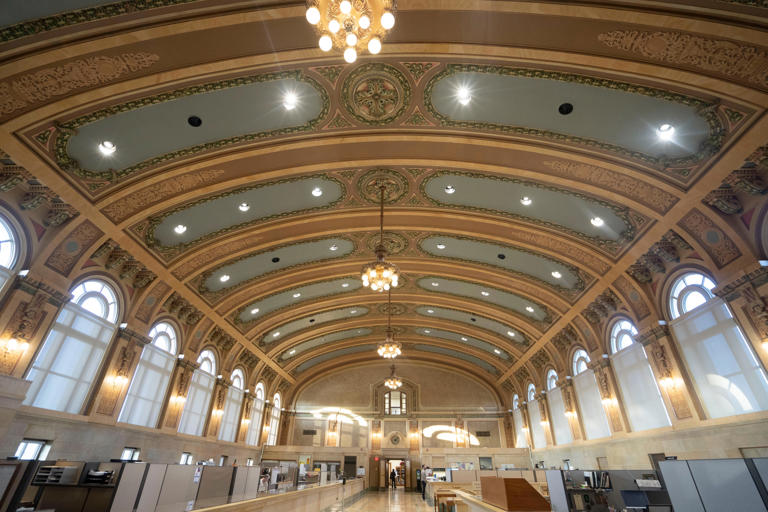 No one's rushing to sign a lease for Des Moines' historic City Hall ...