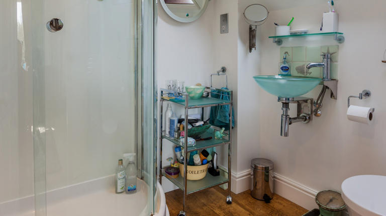 10 Bathroom Design Choices That Are Making Your Space Feel Cluttered