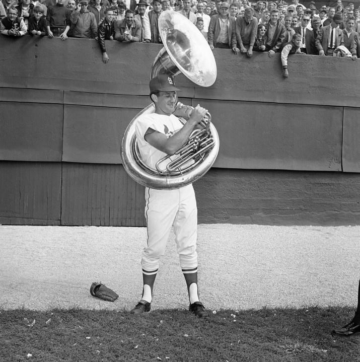 Bob Uecker, colorful comedian and Baseball Hall of Famer, dies