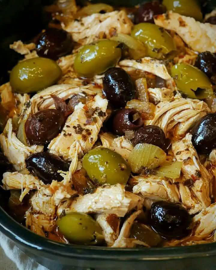 Easy Mediterranean Chicken Recipe for Your Slow Cooker