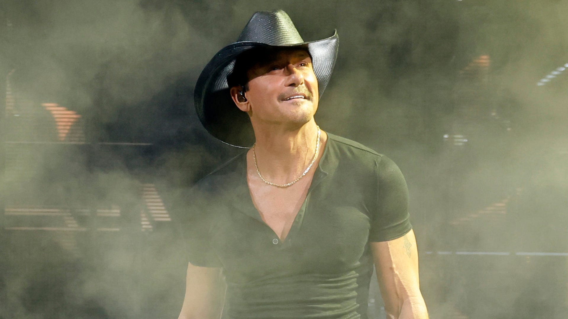 Tim McGraw will play the first concert ever at the 'Field of Dreams ...