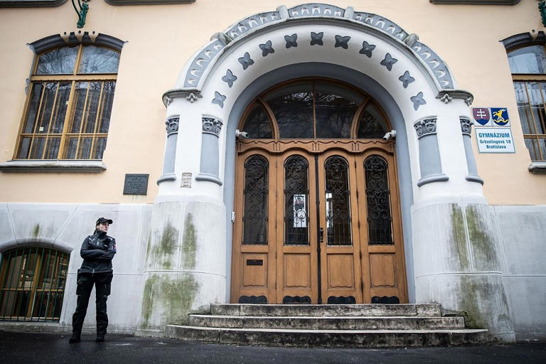 Lynč studenta, který nepodal ruku Pellegrinimu? Na jeho škole ...