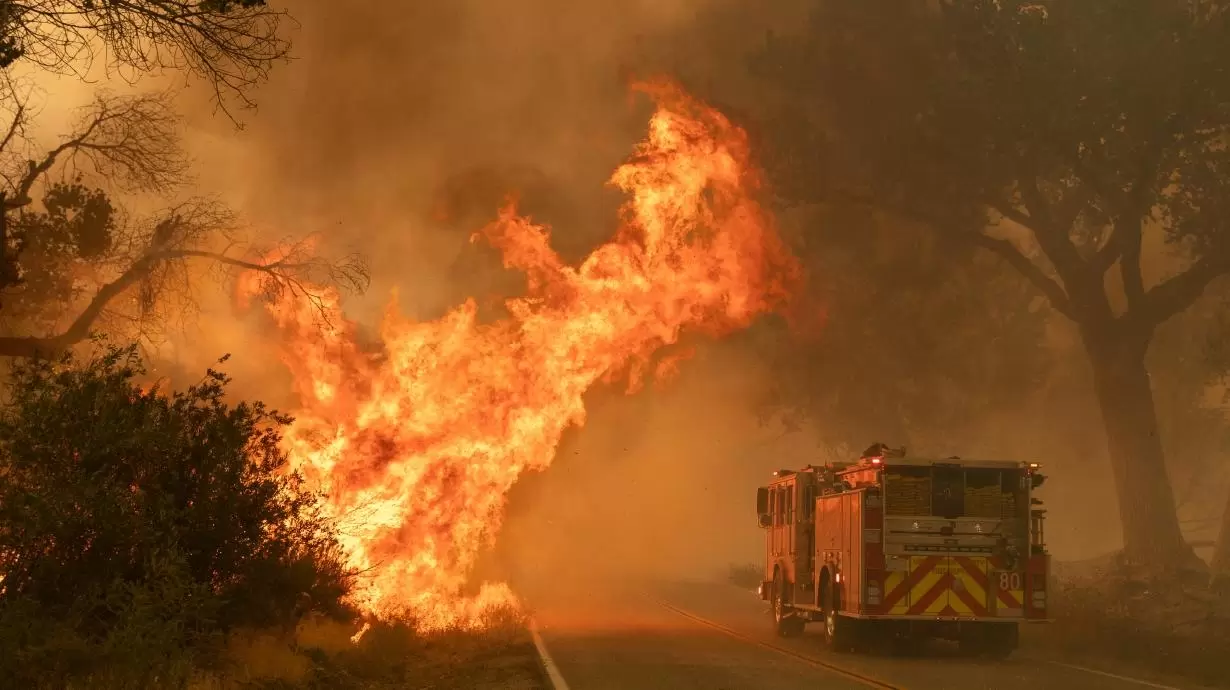 AT&T, T-Mobile, Verizon Offer Support During California Wildfires